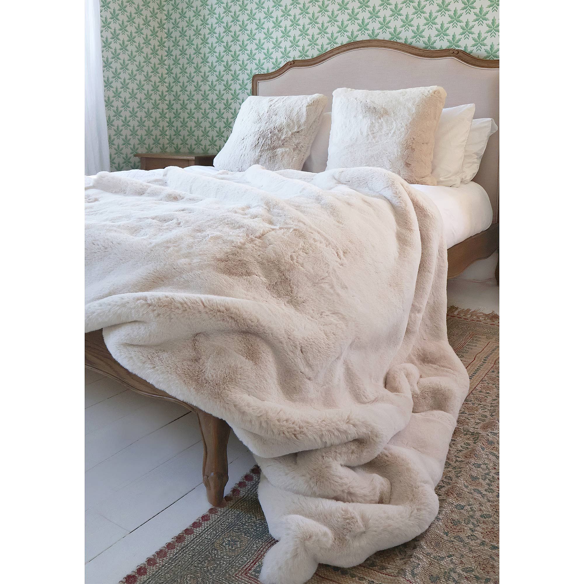 Duchenne Smile Faux Fur Throw | Luxury Faux Fur Throw in Oatmeal