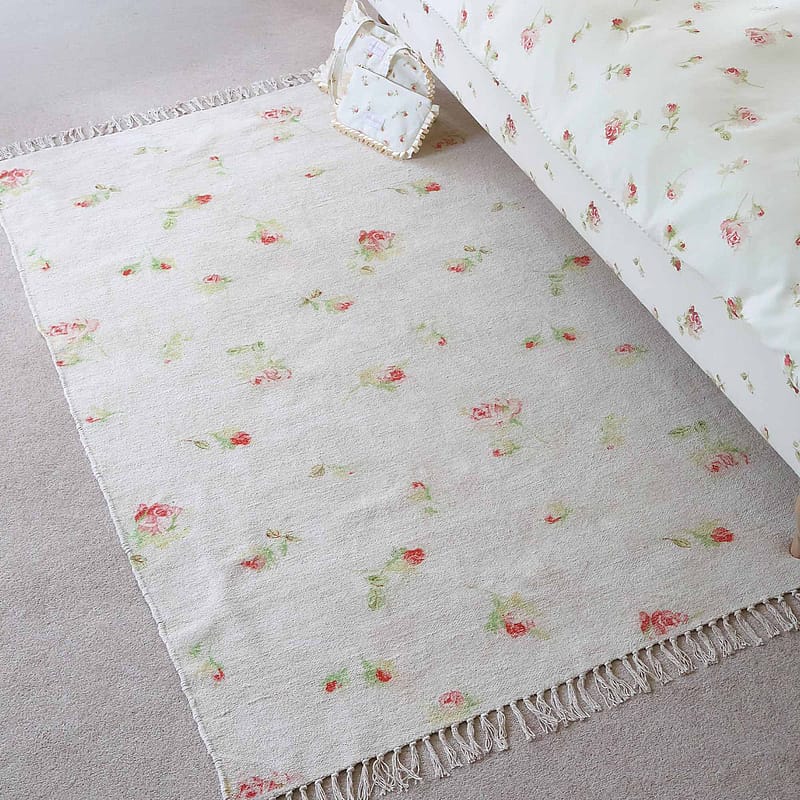 Nostalgic Rose Rug | Hand-loomed Bedroom Rug with Ditsy Rose Pattern