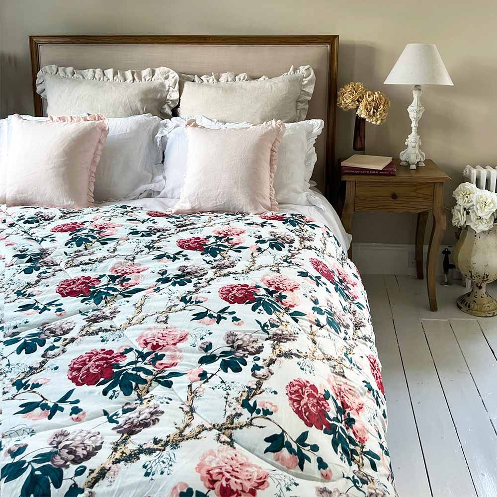 Styling with Floral Patterns to Transform Your Home - Styling Tips - Le ...