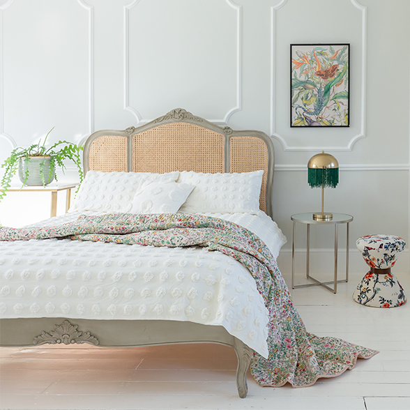 The Benefits of Super King Size Rattan Beds - Shopping Guides - Le Journal